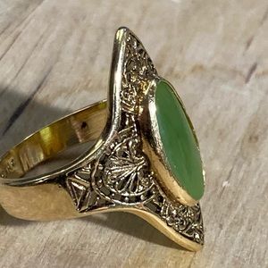 Seta | Jewelry | Vintage Jade Antiqued Gold Ring Sz 9 | Poshmark
